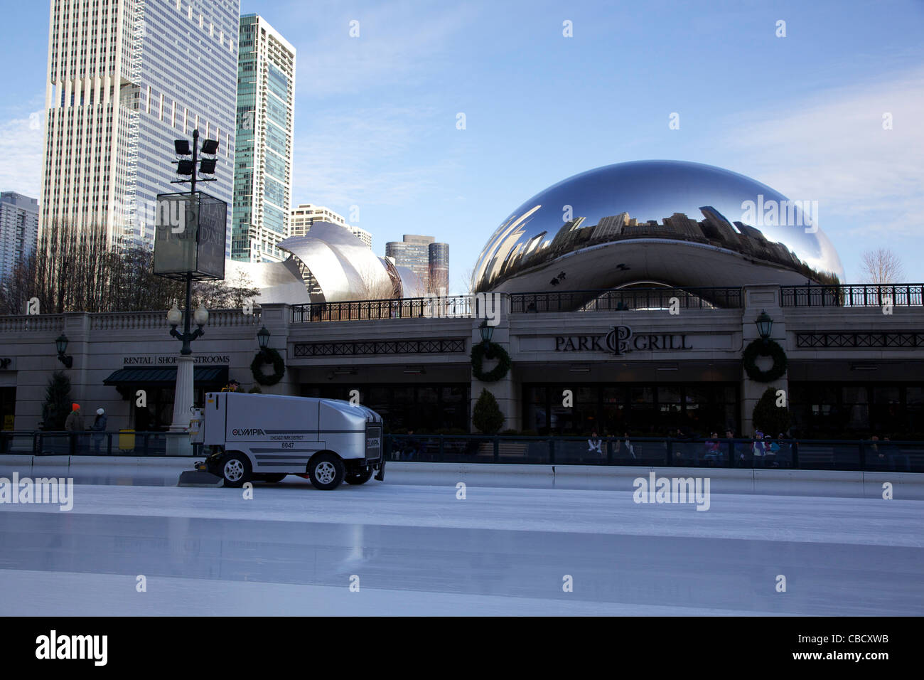 Millennium park chicago ice rink hi-res stock photography and images ...