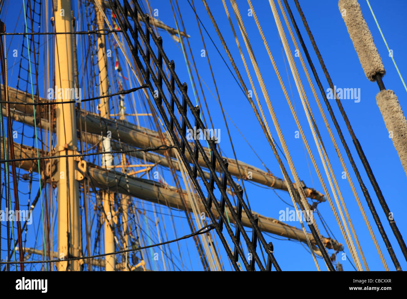 Old Ship tackles on the frigate Stock Photo - Alamy