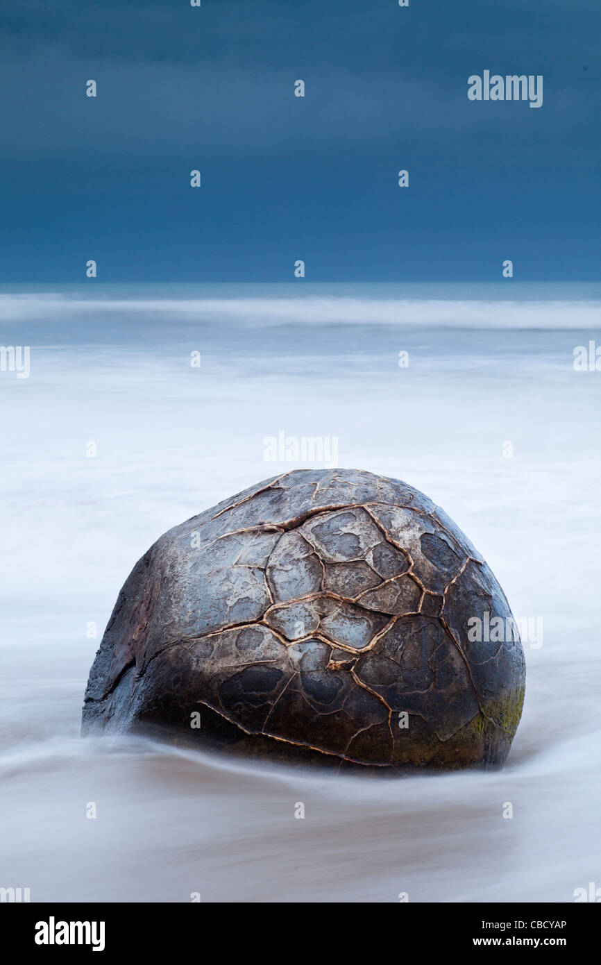 Single boulder at Moeraki Boulders Otago New Zealand Stock Photo - Alamy