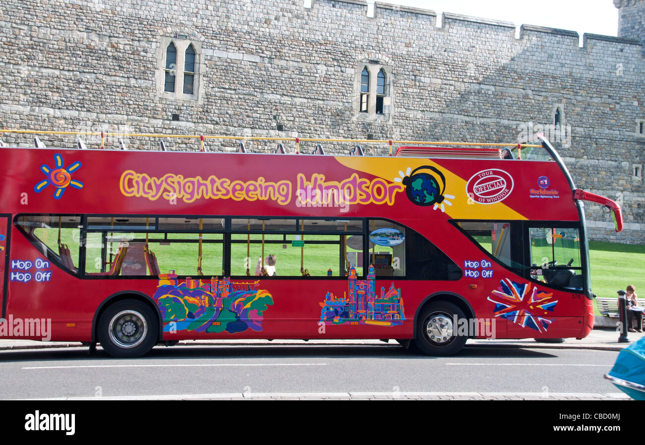 Red sightseeing bus hi-res stock photography and images - Alamy