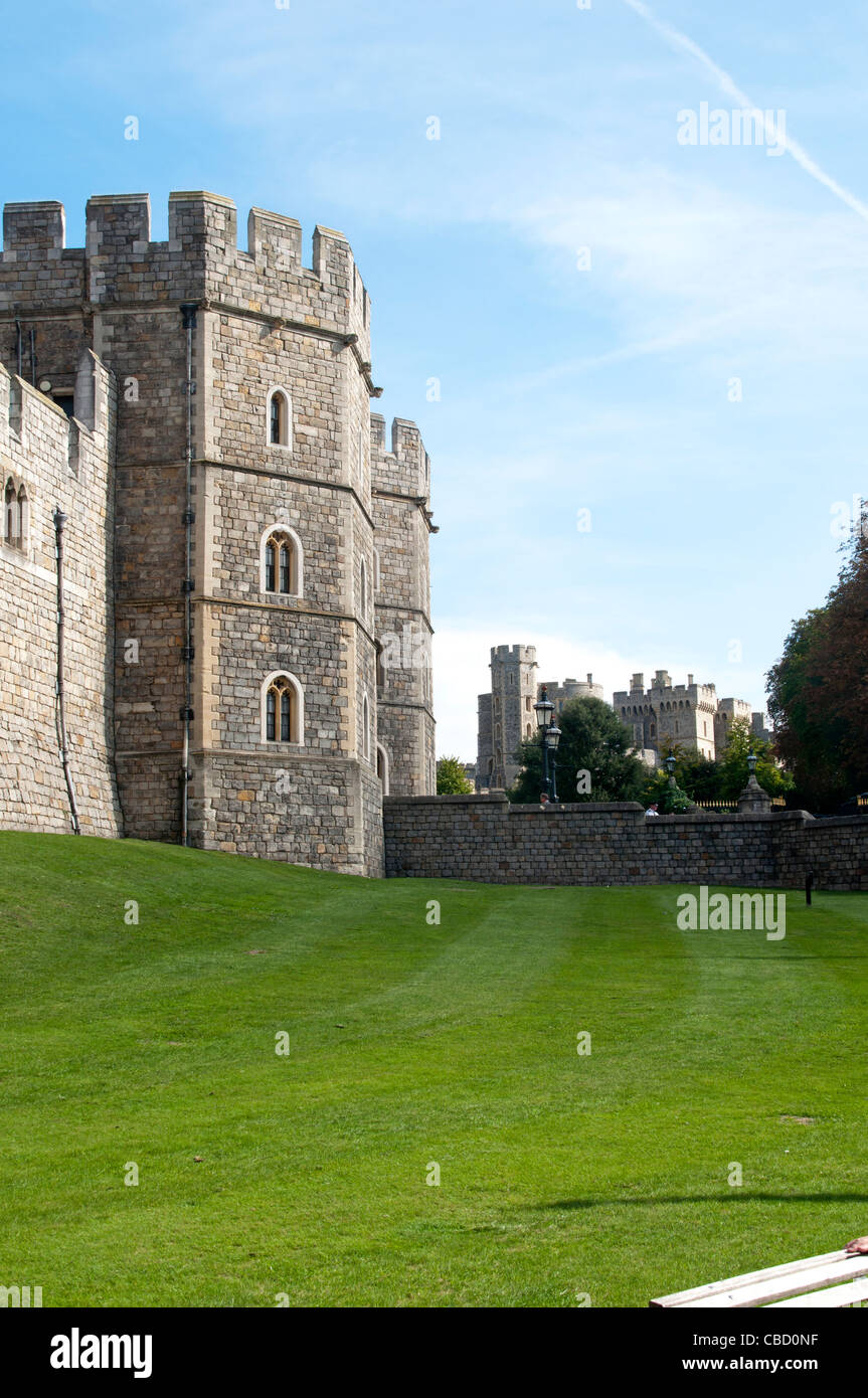 Windsor castle entrance hi-res stock photography and images - Alamy