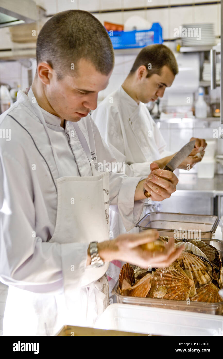Cleaning restaurant kitchen aprons hi-res stock photography and images ...