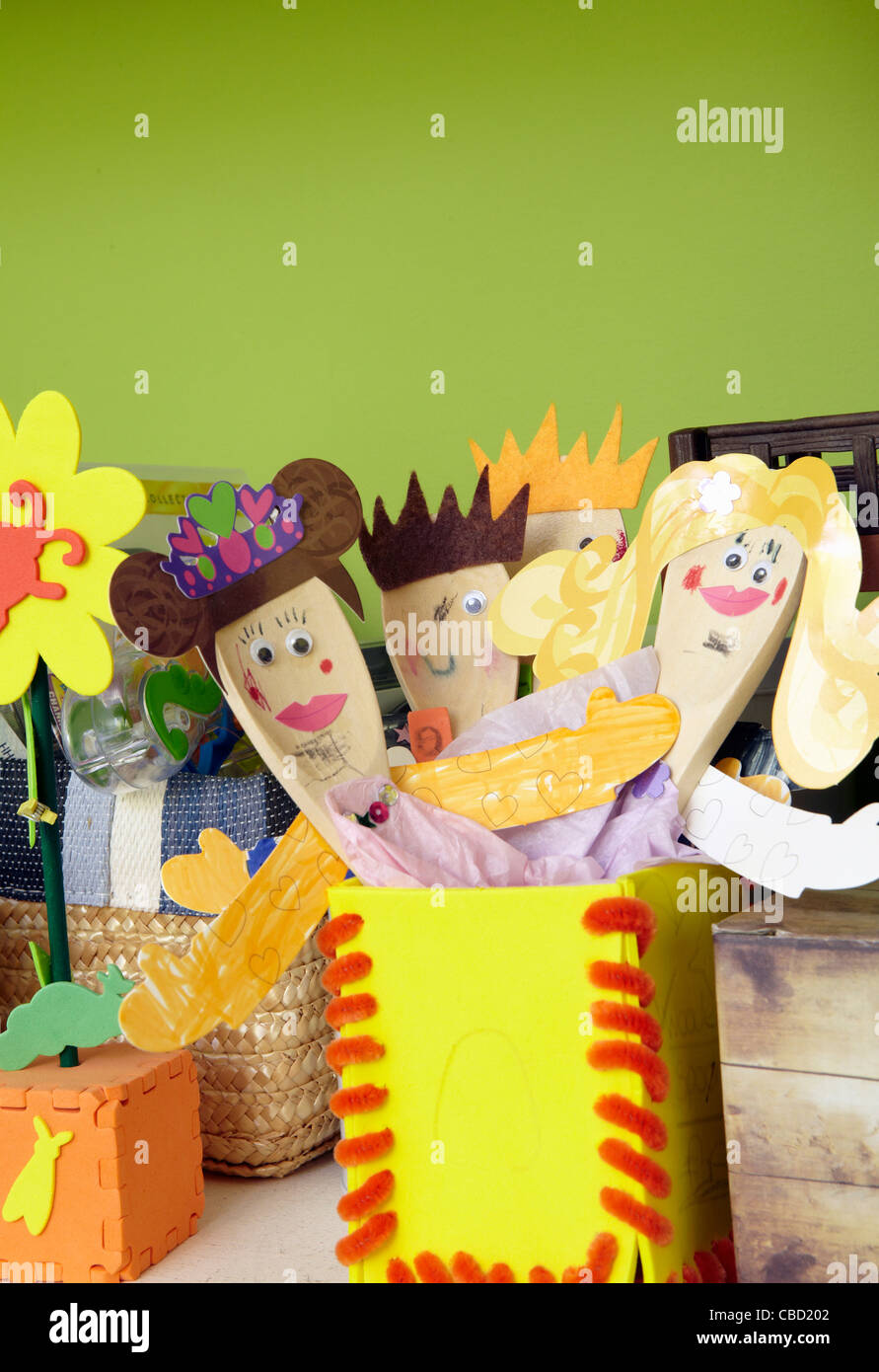 wooden spoon people puppets Stock Photo - Alamy