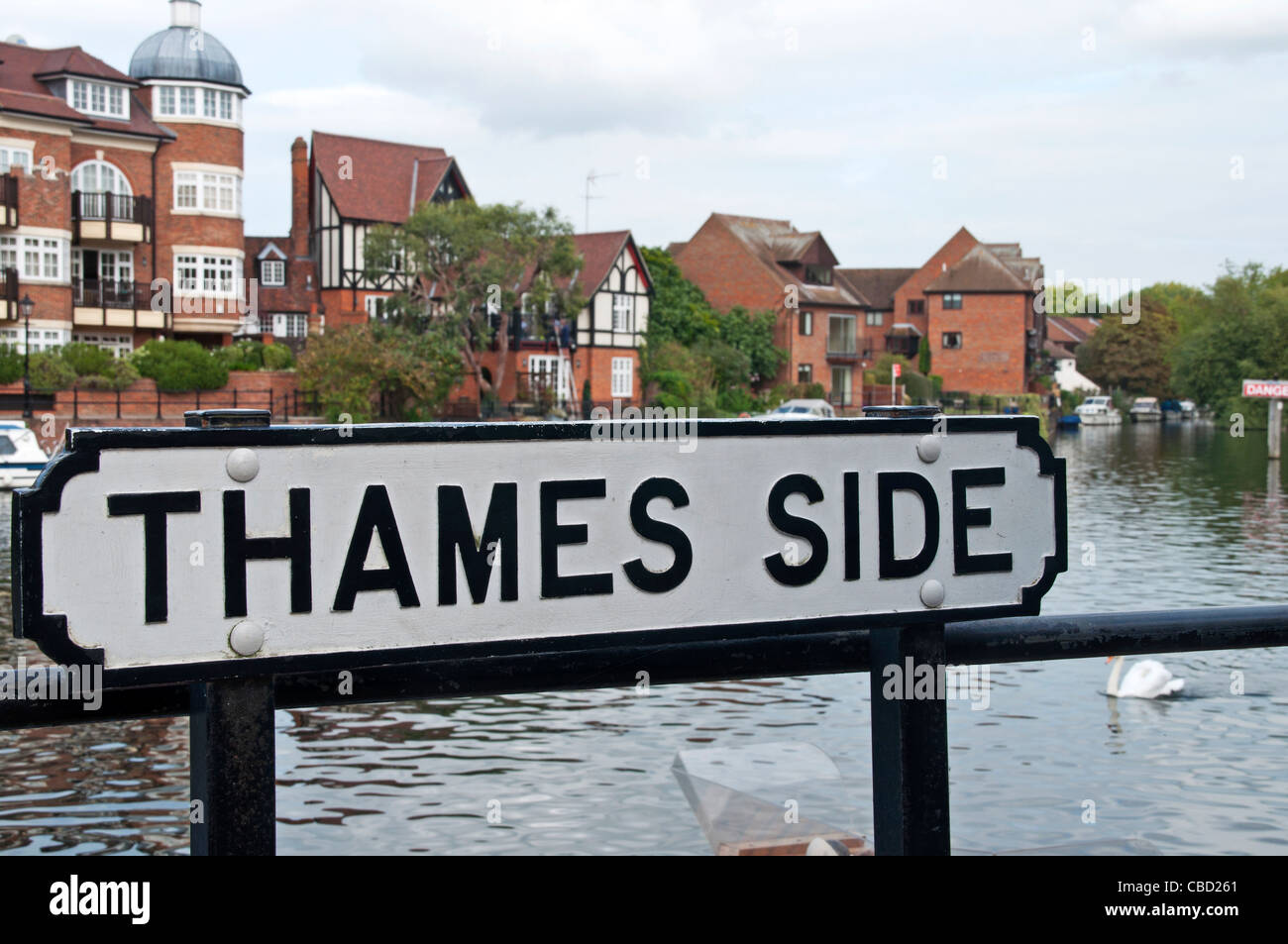 River Thames near Royal Windsor Castle Street Sign Stock Photo - Alamy