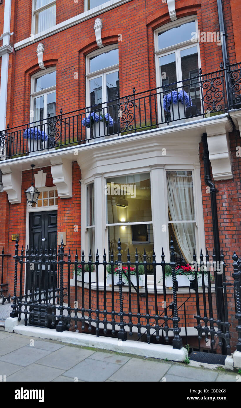 London: Classical building in Paddington, United Kingdom Stock Photo ...