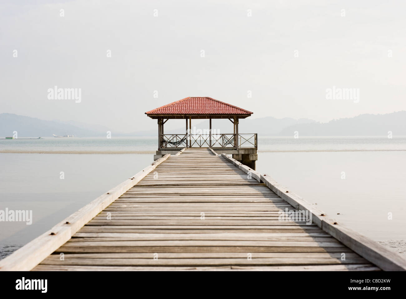 Pier and boardwalks hi-res stock photography and images - Alamy