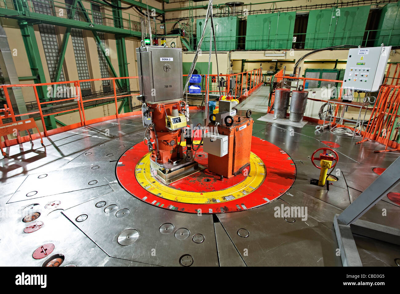 Lid, loading device, nuclear reactor, LVR-15 in The Nuclear Research ...