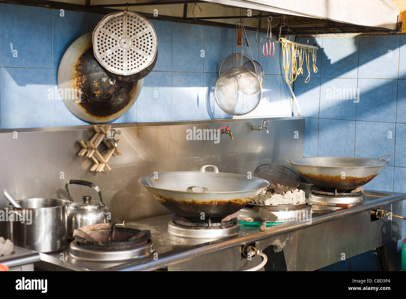 Empty restaurant kitchen Stock Photo - Alamy