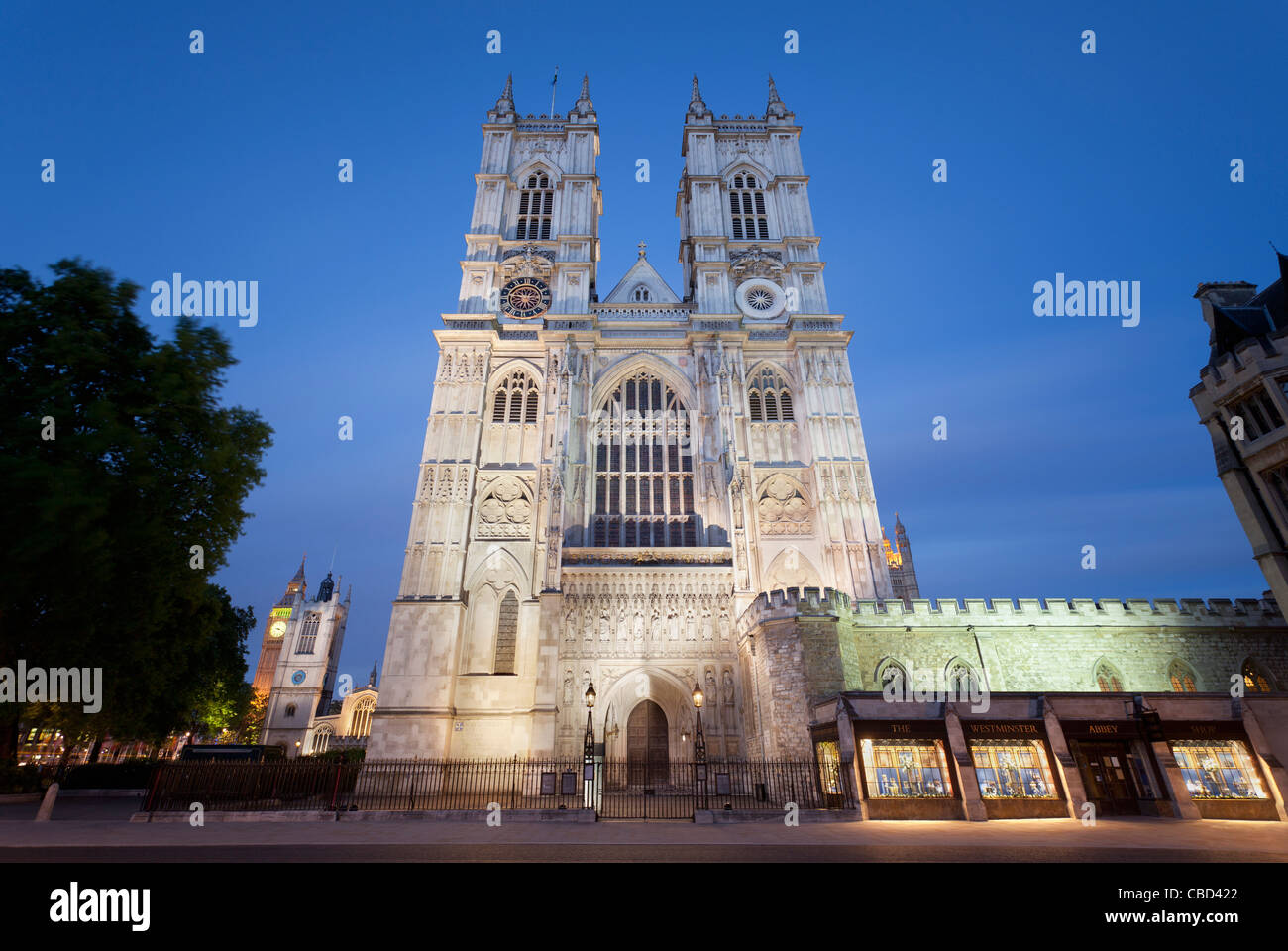 Westminster Abbey lit up at night Stock Photo - Alamy