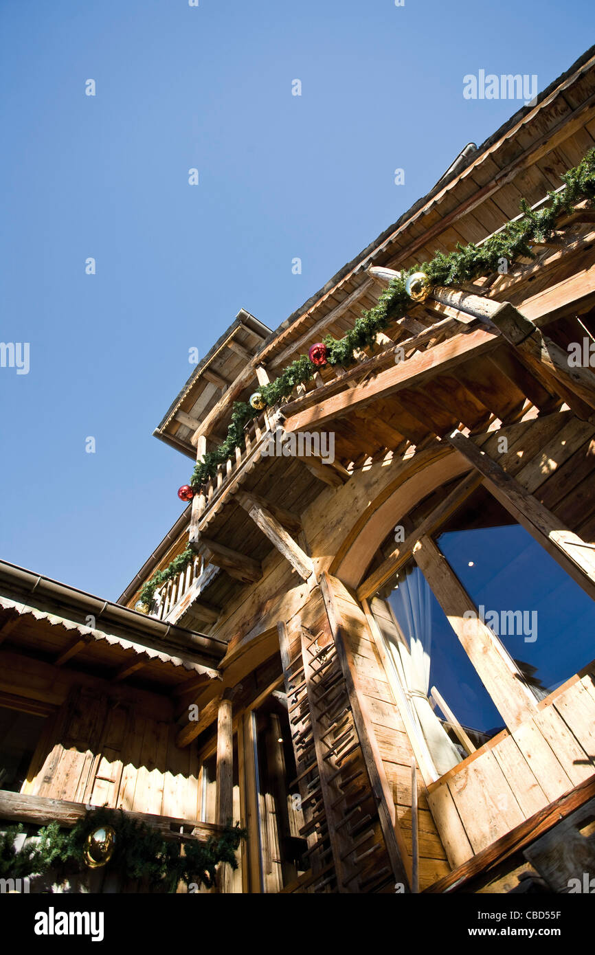 Rustic hotel exterior Stock Photo - Alamy