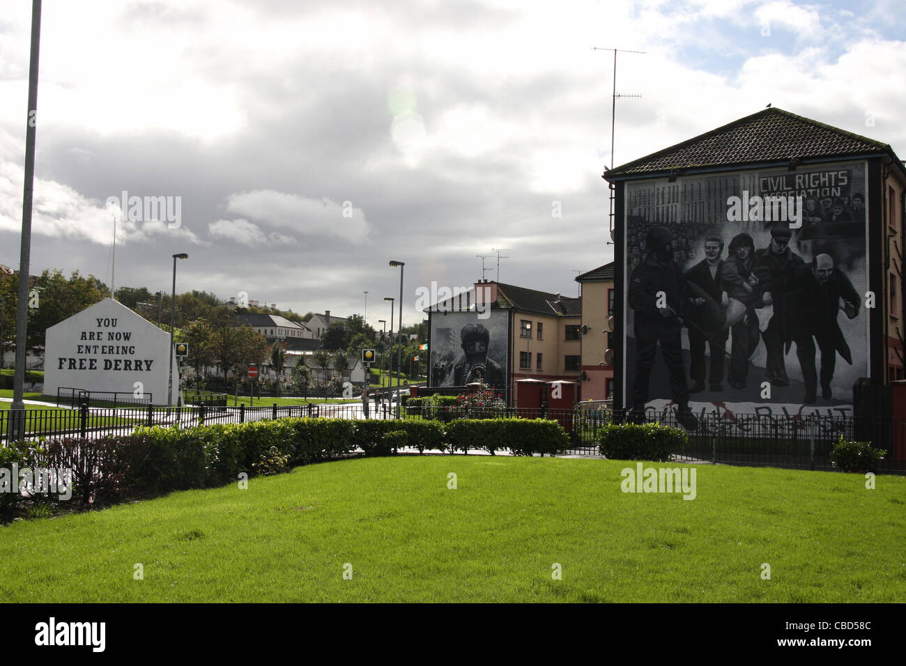 Murals in Free Derry in Londonderry in Northern Ireland Stock Photo - Alamy