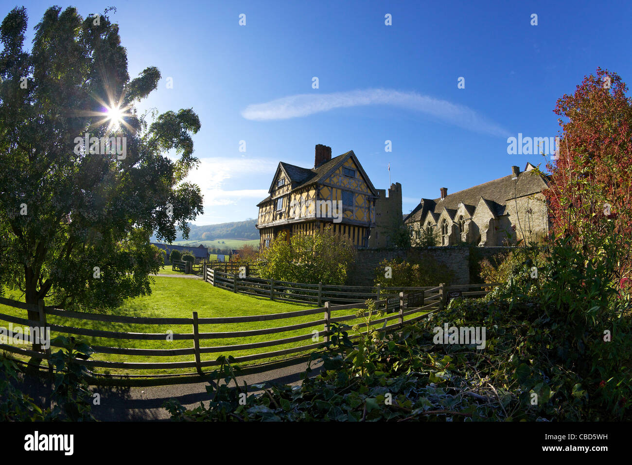 Medieval manor house hi-res stock photography and images - Alamy