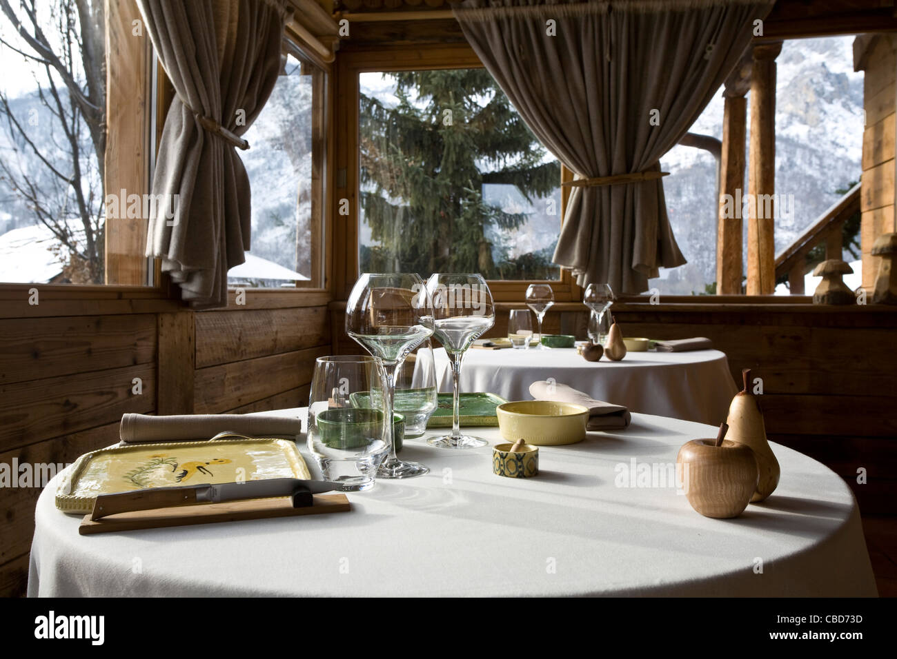 Nicely set tables by windows Stock Photo - Alamy