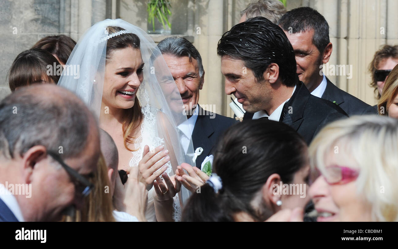 Gianluigi buffon and alena seredova hi-res stock photography and images ...