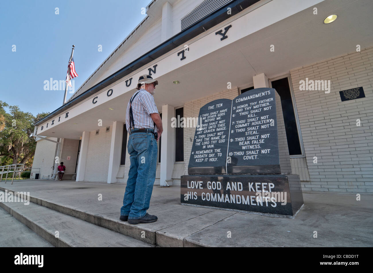 Controversial 10 Commandments monument on steps of Dixie County ...