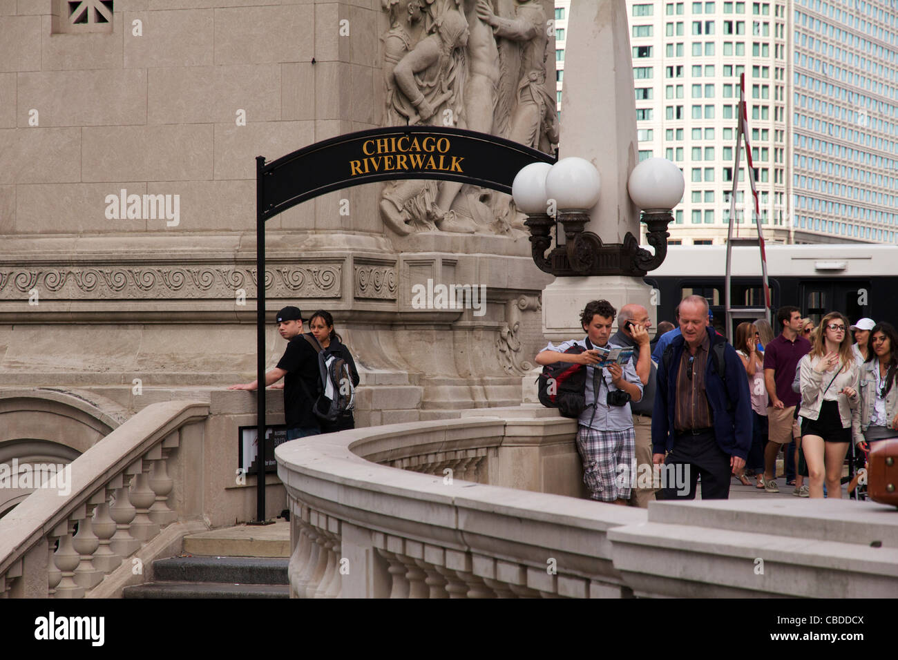 People at the Michigan and Wacker entrance to the Chicago Riverwalk ...