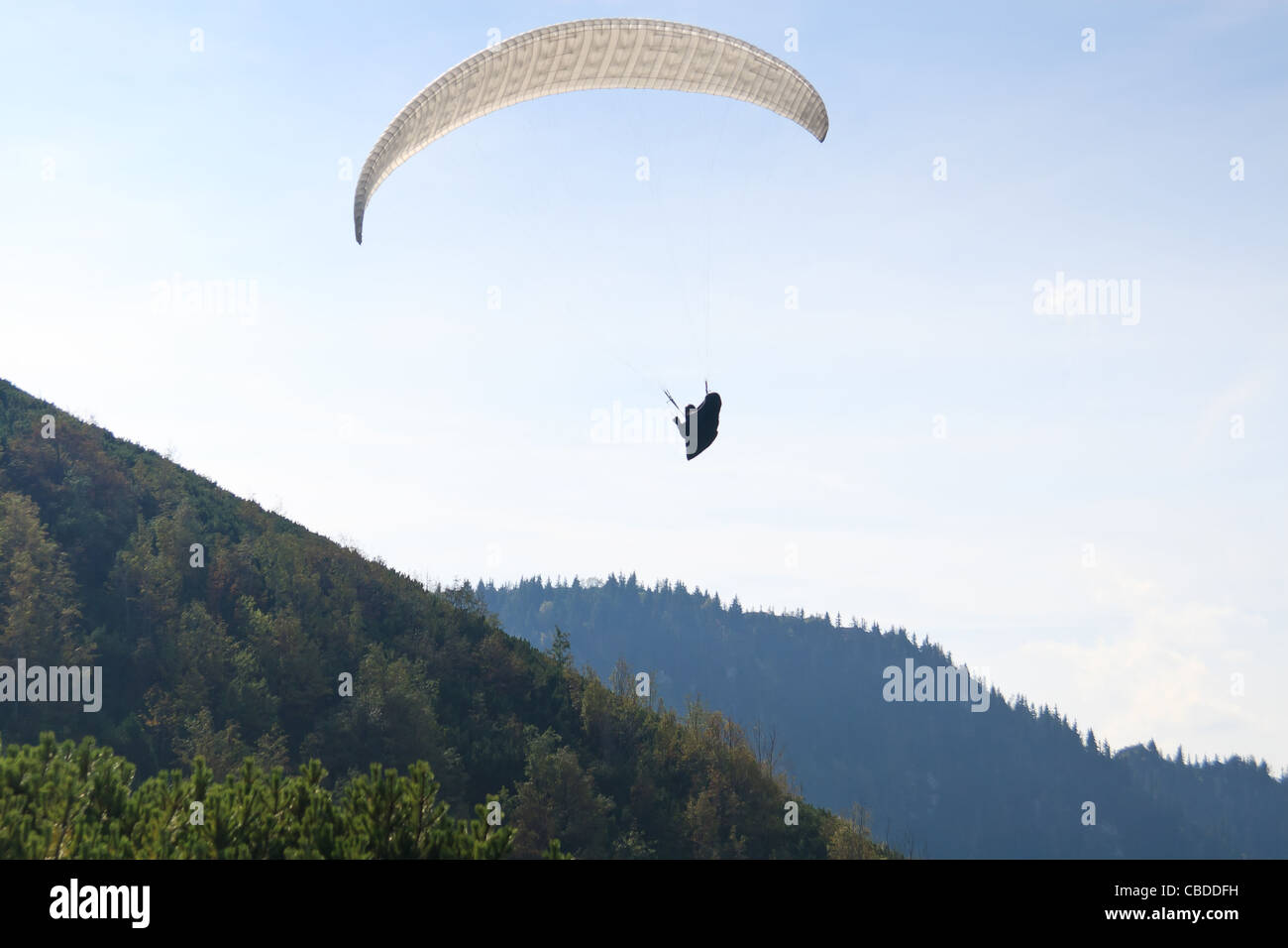 Paraglider fly over mountain hi-res stock photography and images - Alamy