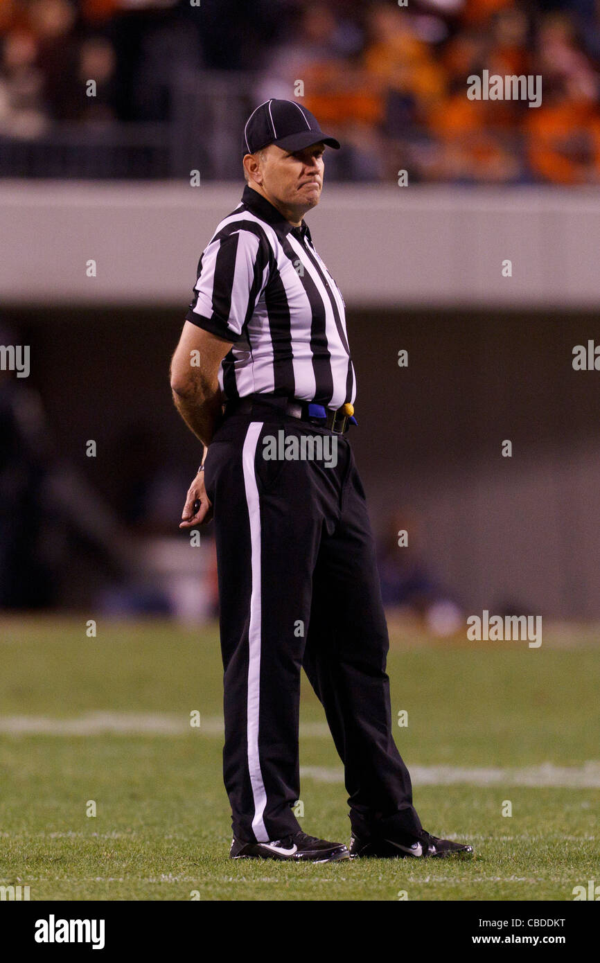 Footballs on a football field at night hi-res stock photography and ...