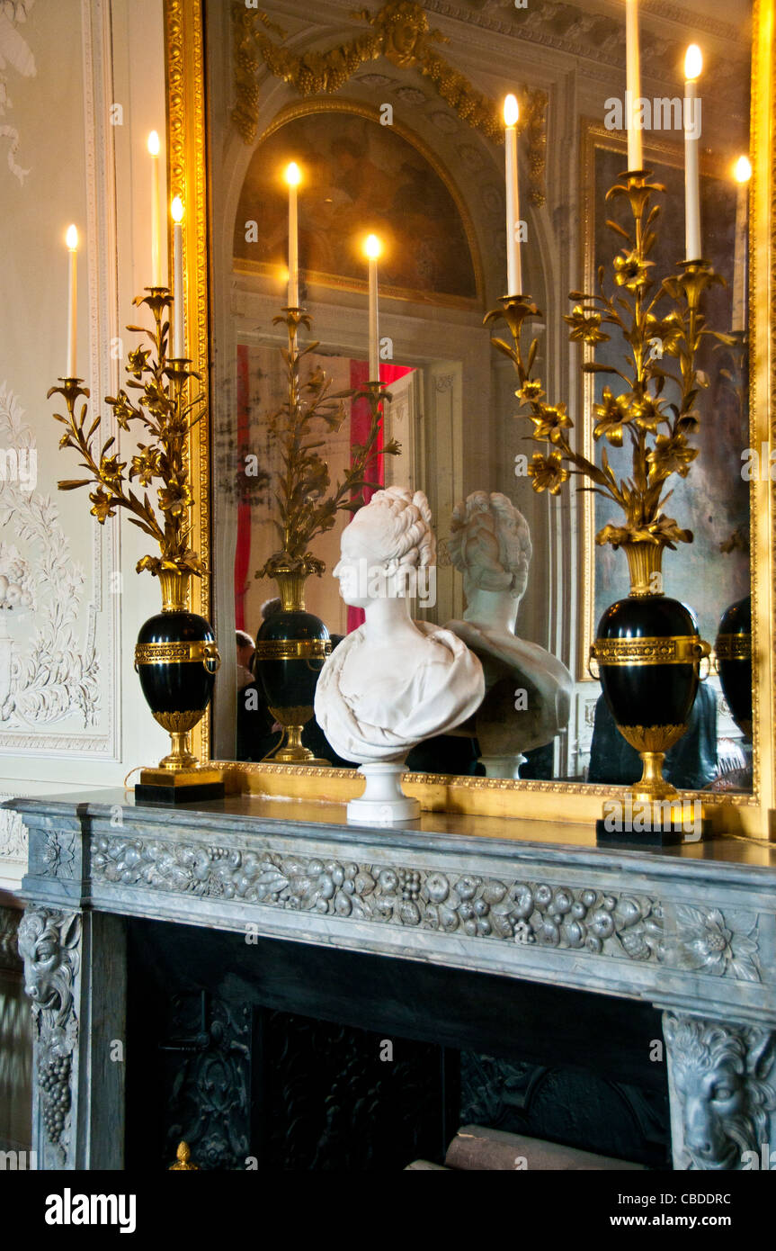 Palace of versailles interior fireplace hi-res stock photography and images - Alamy