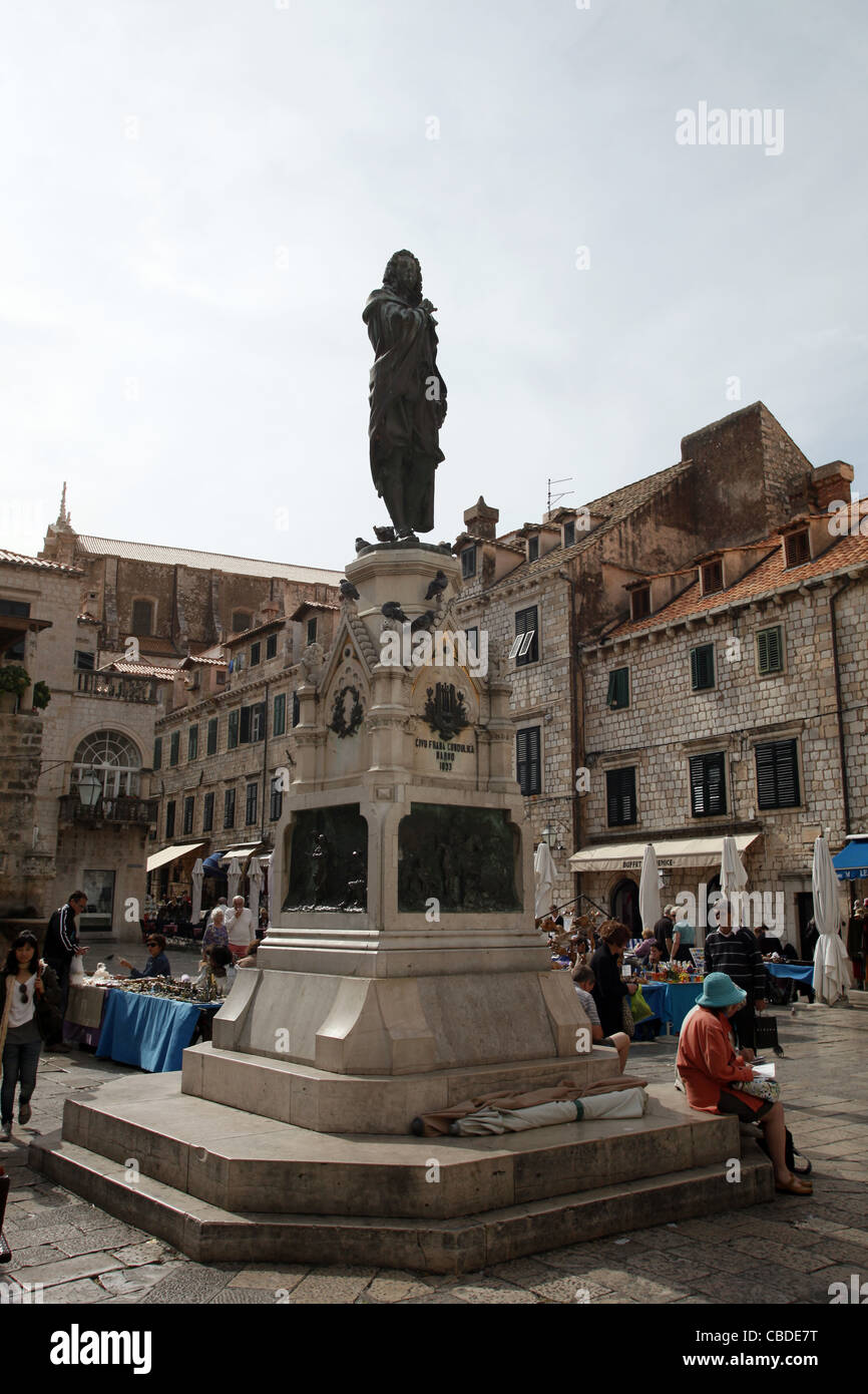 IVAN GUNDULIC STATUE IN GUNDULIC SQUARE OLD TOWN DUBROVNIK CROATIA 08 ...