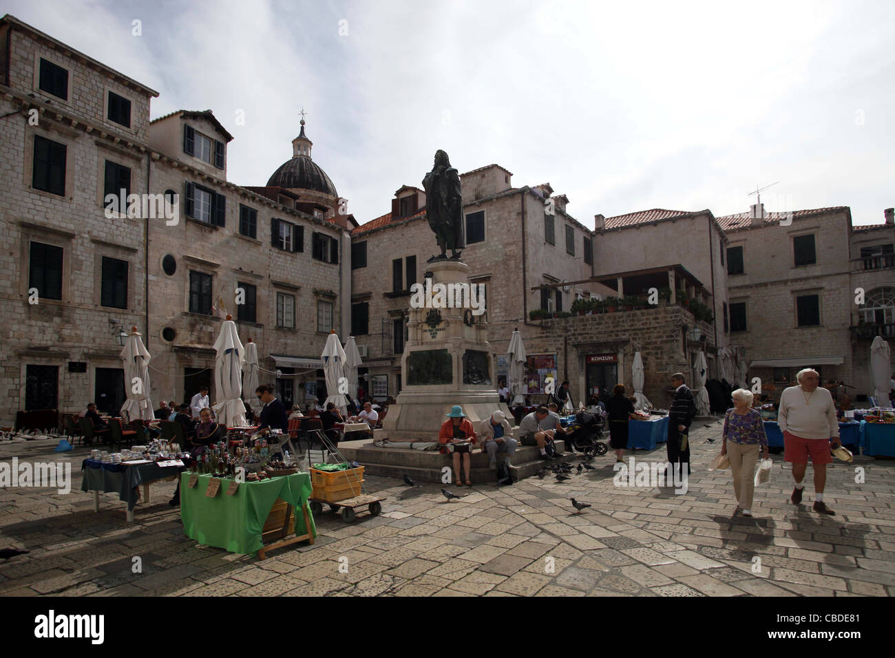 IVAN GUNDULIC STATUE IN GUNDULIC SQUARE OLD TOWN DUBROVNIK CROATIA 08 ...