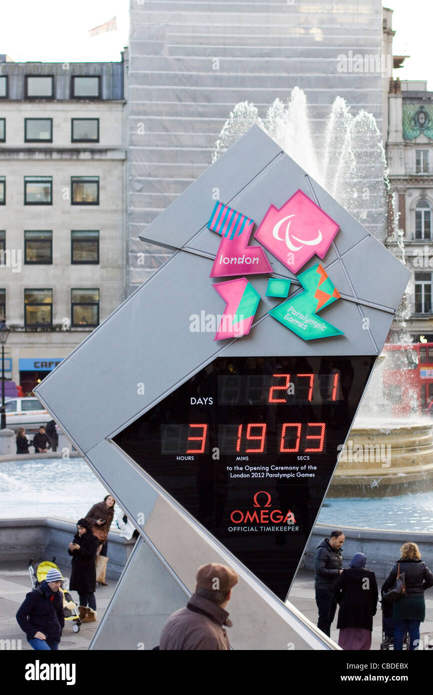 The Olympic countdown clock in Trafalgar Square London Stock Photo - Alamy