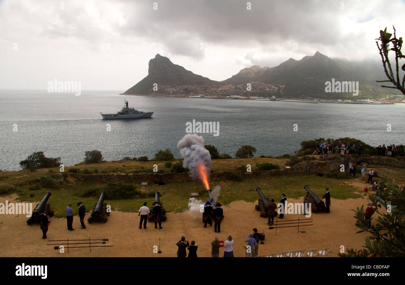 Cannon fire hi-res stock photography and images - Alamy