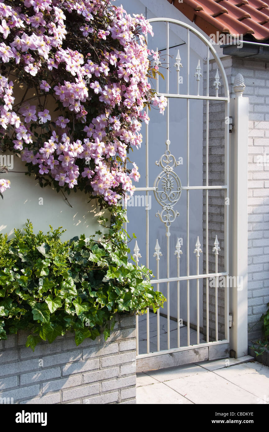 White wrought iron gate hi-res stock photography and images - Alamy