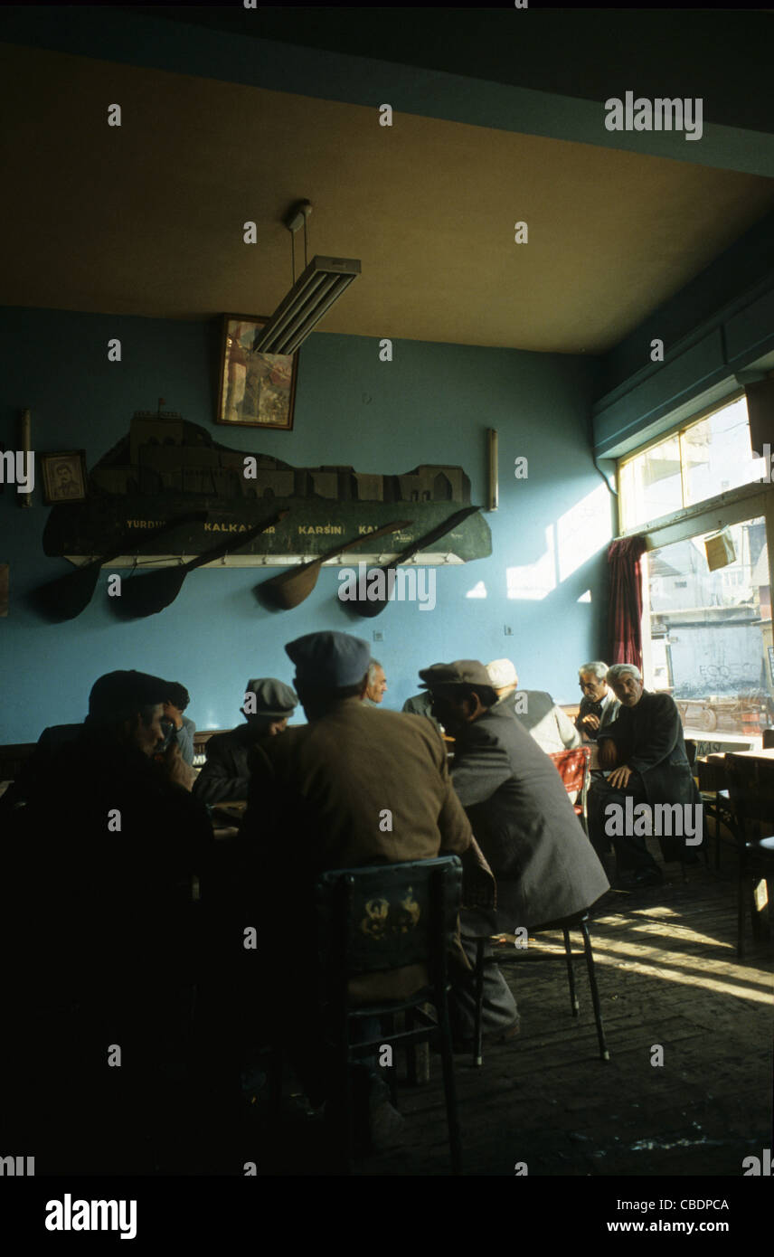 Kurdish instruments hi-res stock photography and images - Alamy