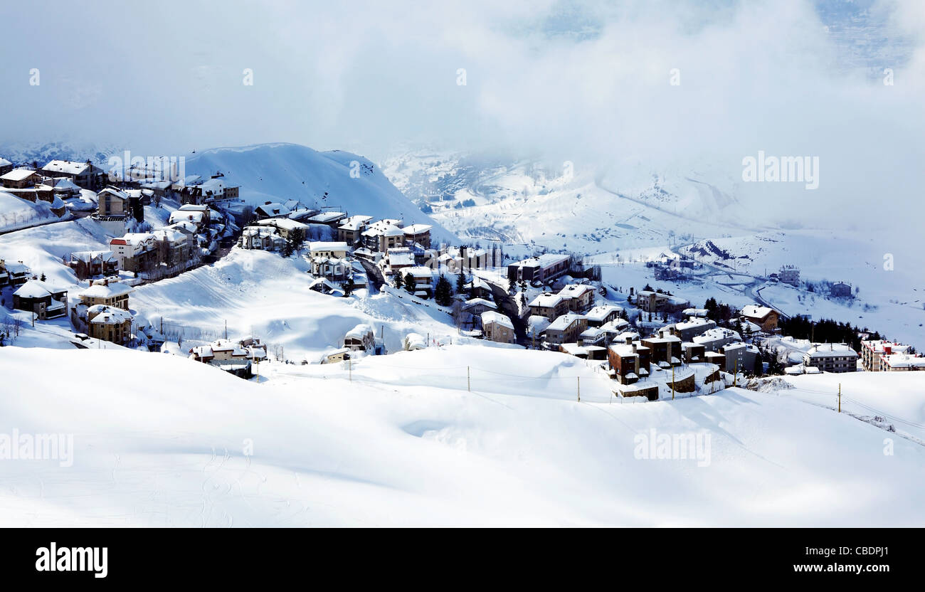Winter mountain village landscape with snow and cute little houses ...