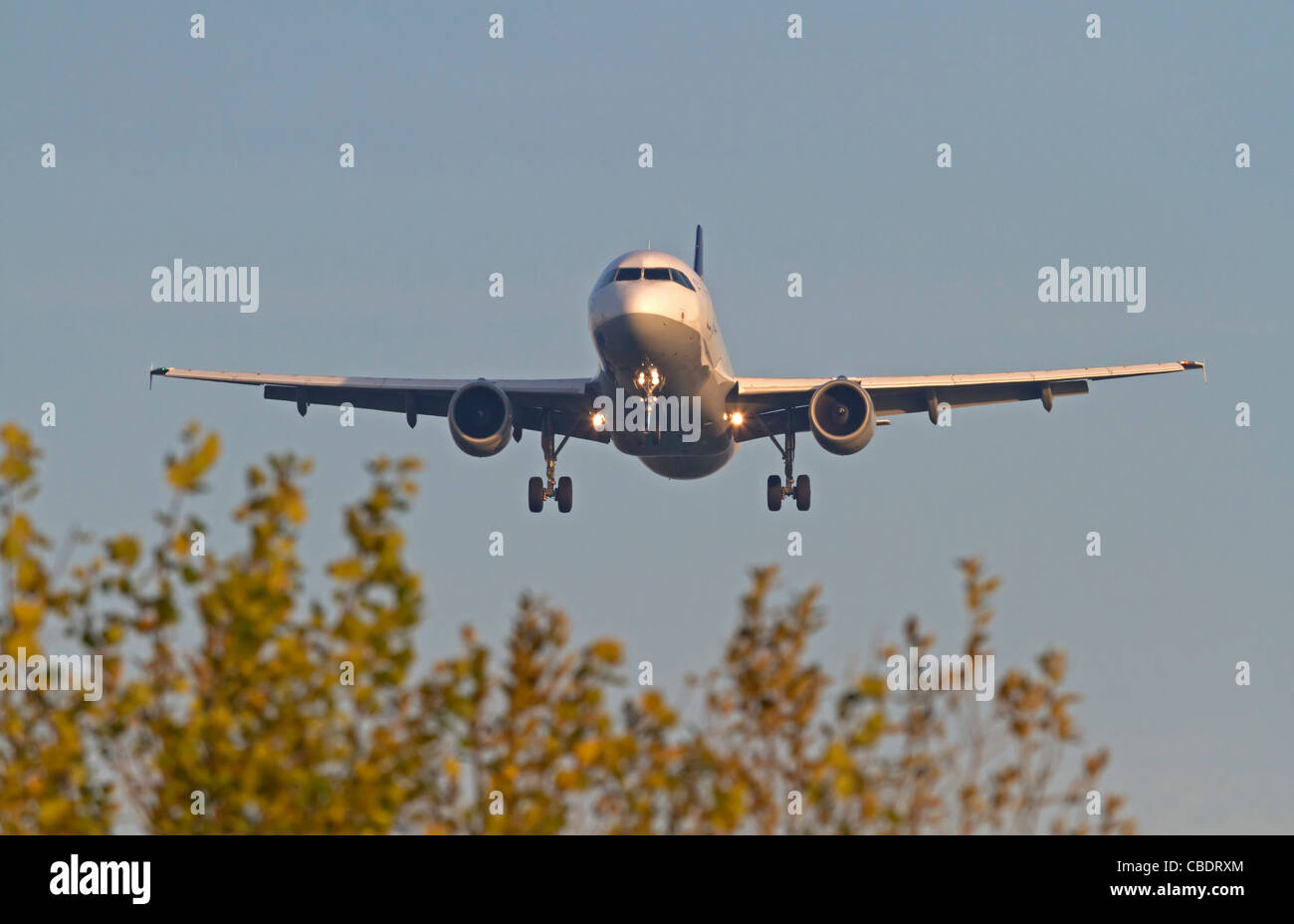 Jet airliner jet flugzeuge hi-res stock photography and images - Alamy