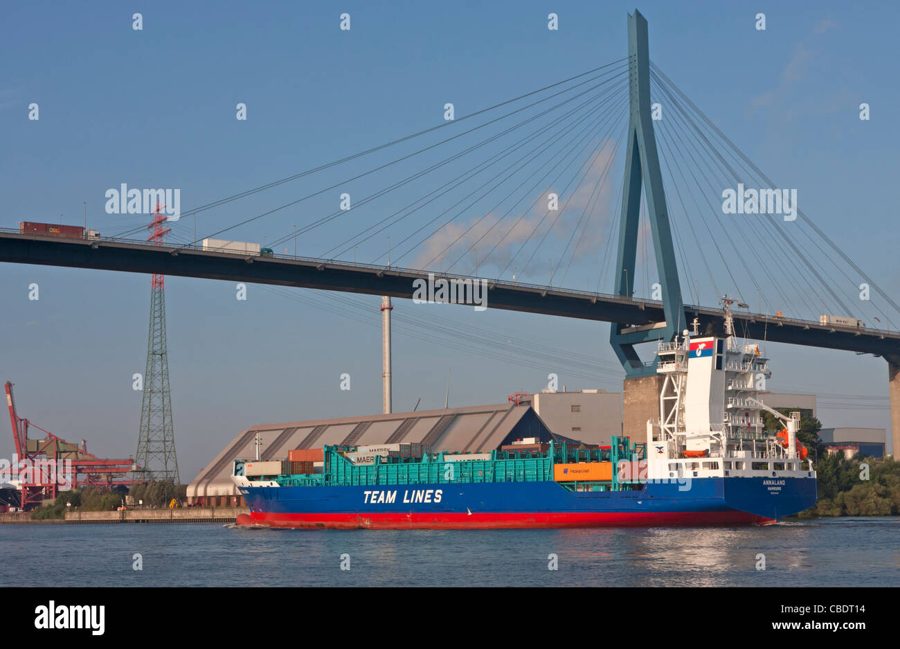 Container ship front hi-res stock photography and images - Alamy