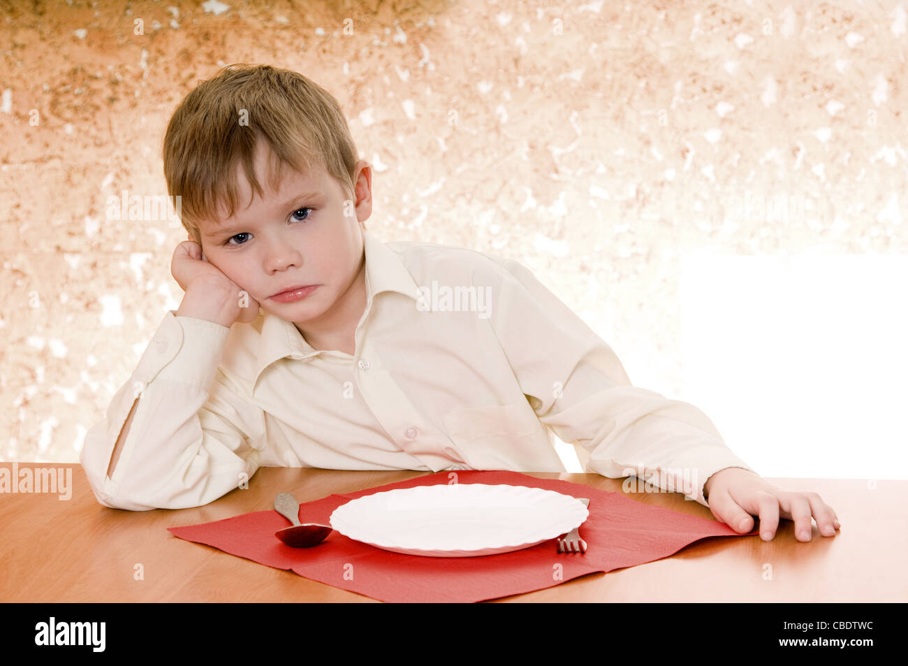 Child empty plate sad hi-res stock photography and images - Alamy