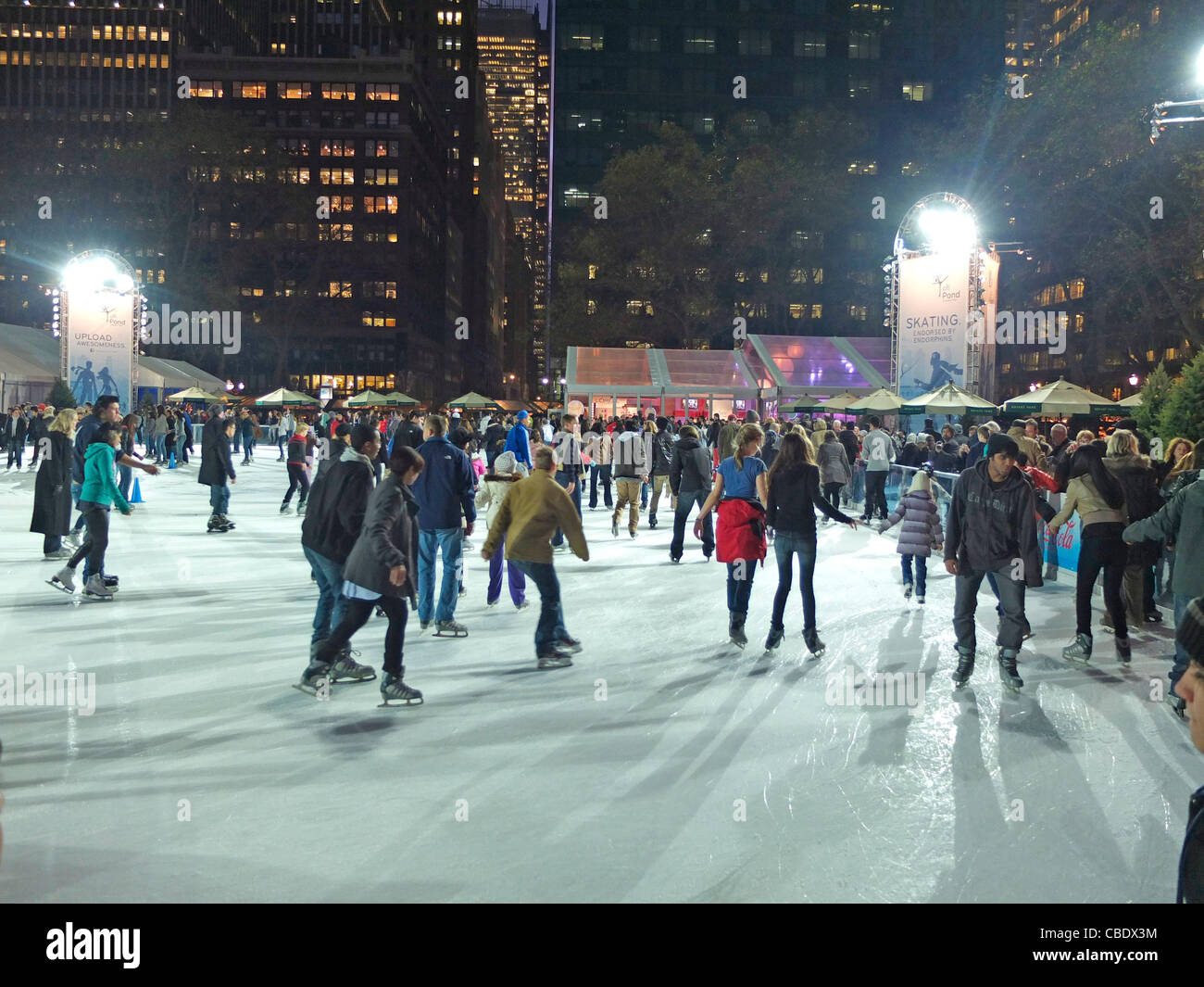 Bryant Park holiday skating rink Stock Photo - Alamy