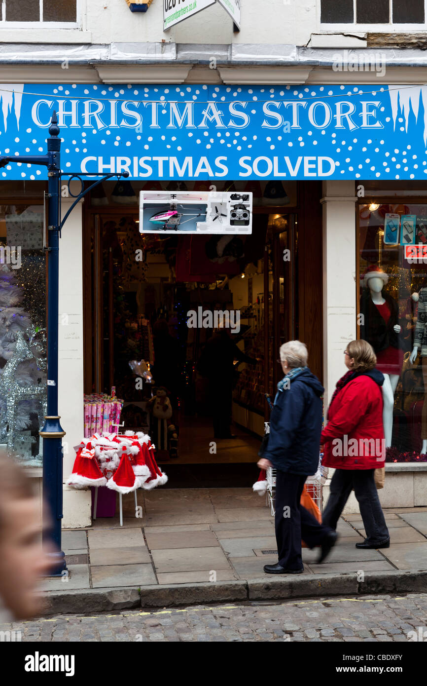 Shoppers outside a temporary Christmas store Stock Photo - Alamy