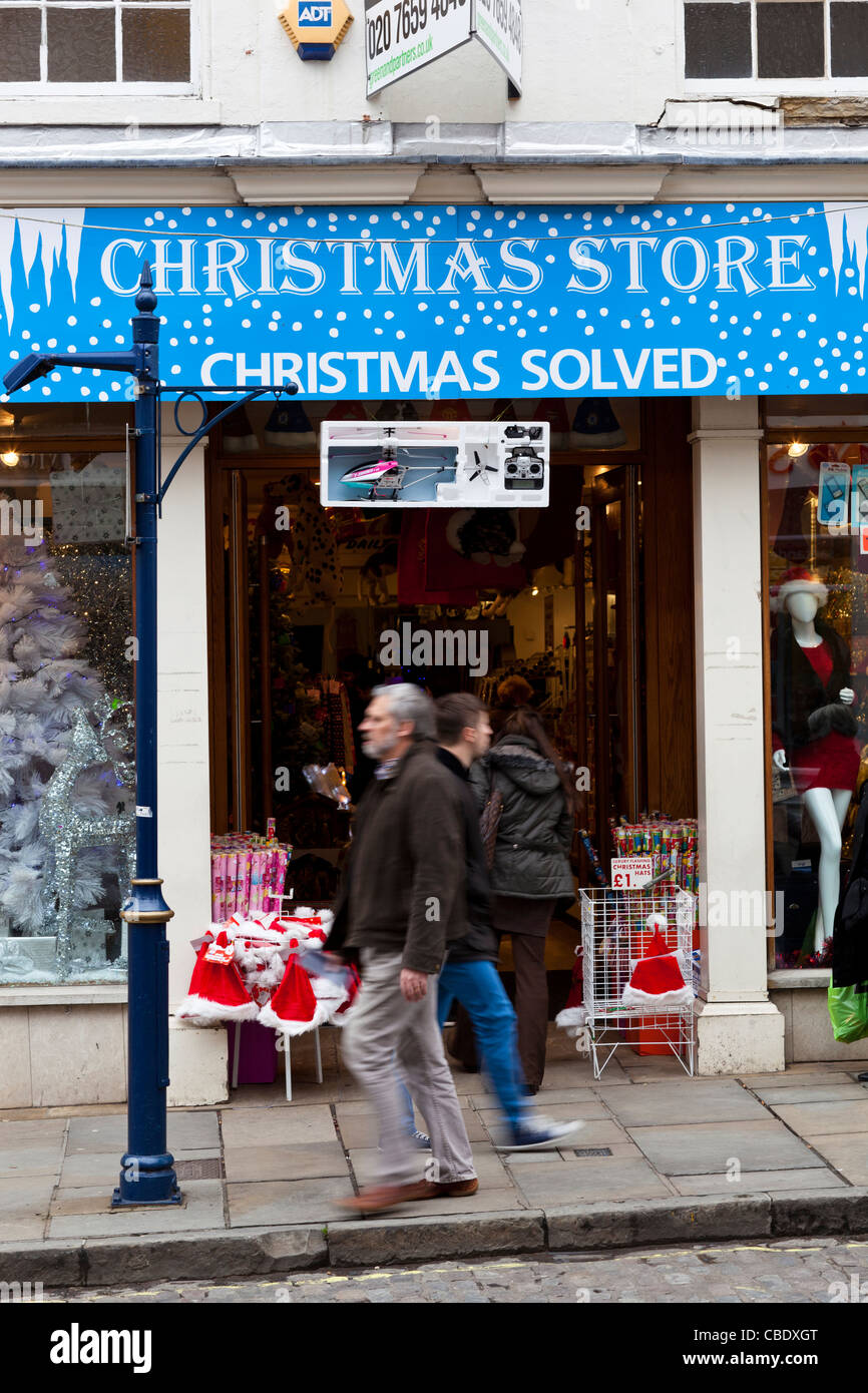 Shoppers walks hi-res stock photography and images - Alamy