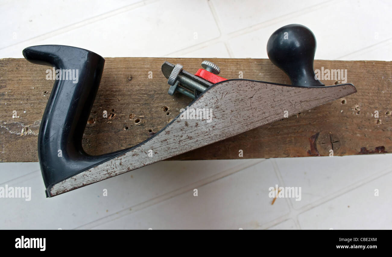 Carpenters plane on a block of wood Stock Photo - Alamy