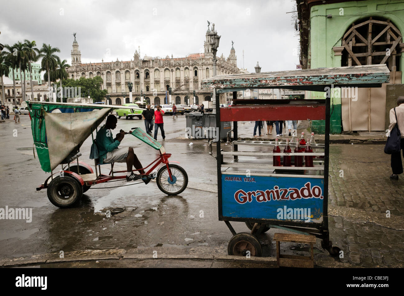 Havana street with rickshaw hi-res stock photography and images - Alamy