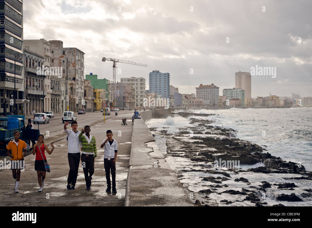 Malecòn havana girls hi-res stock photography and images - Alamy