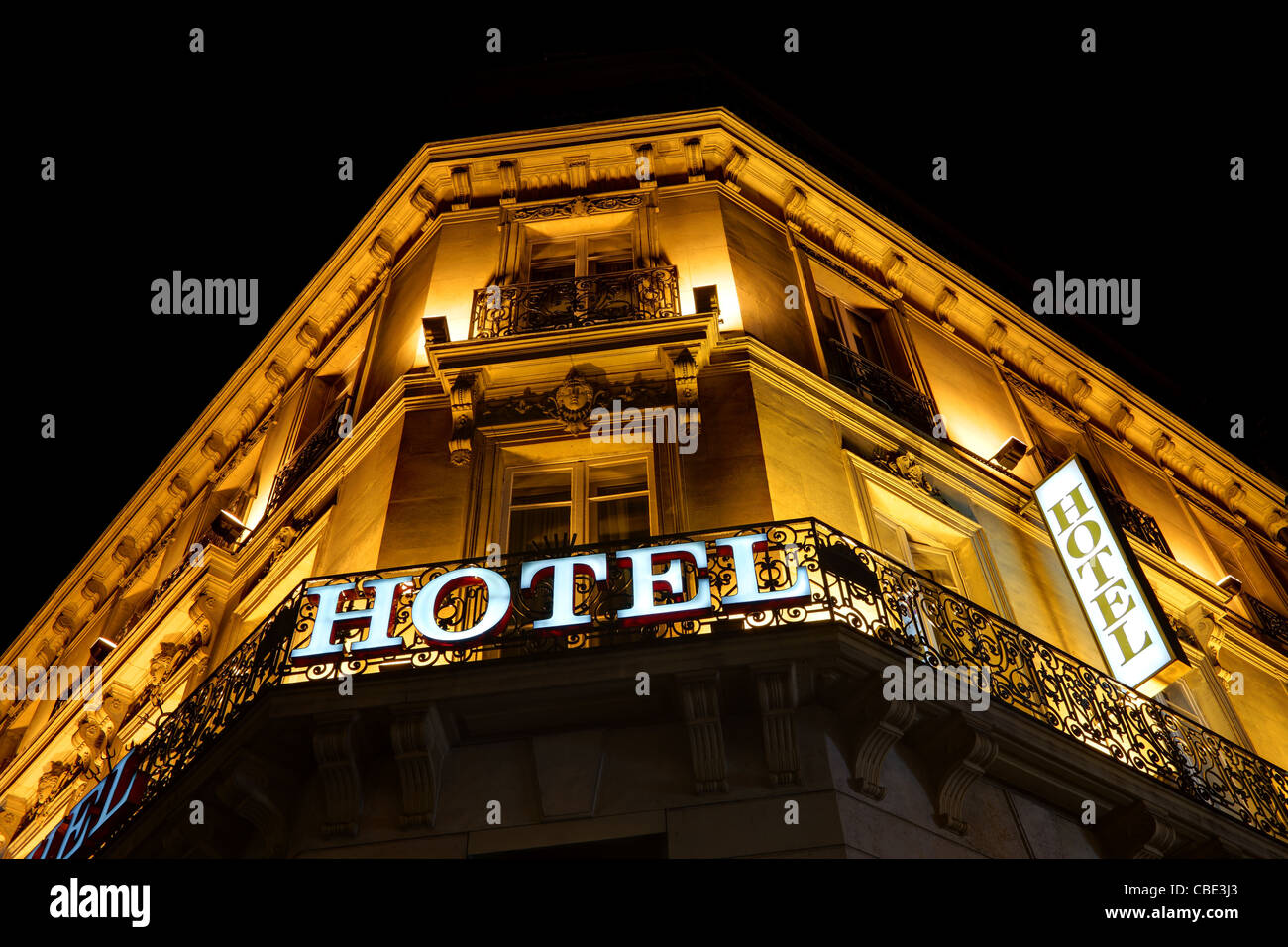 Hotel exterior city hi-res stock photography and images - Alamy