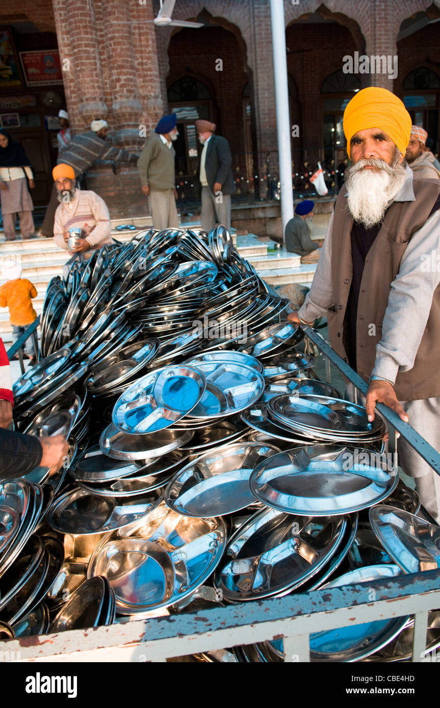 Kitchen dish washing sikh sikhism hi-res stock photography and images ...