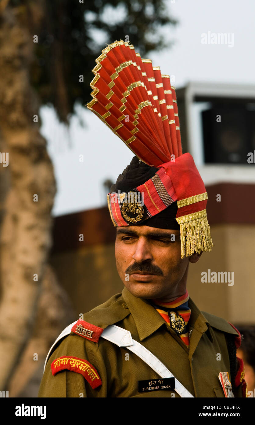India pakistan border gate hi-res stock photography and images - Alamy