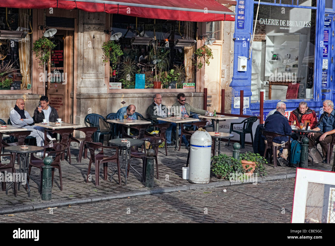 Pavement cafe culture hi-res stock photography and images - Alamy