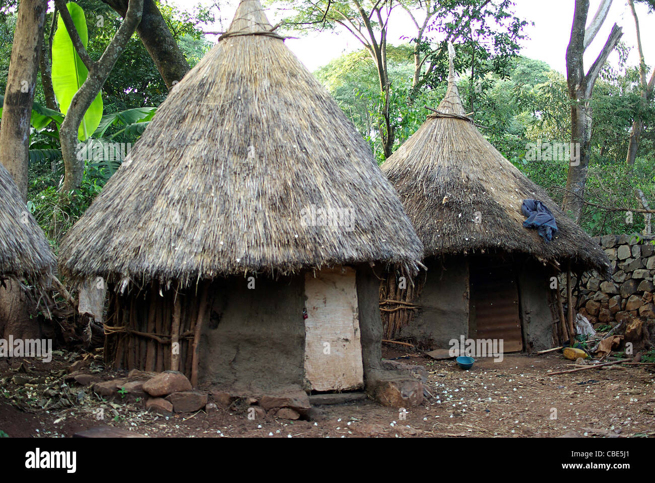 African huts hi-res stock photography and images - Alamy