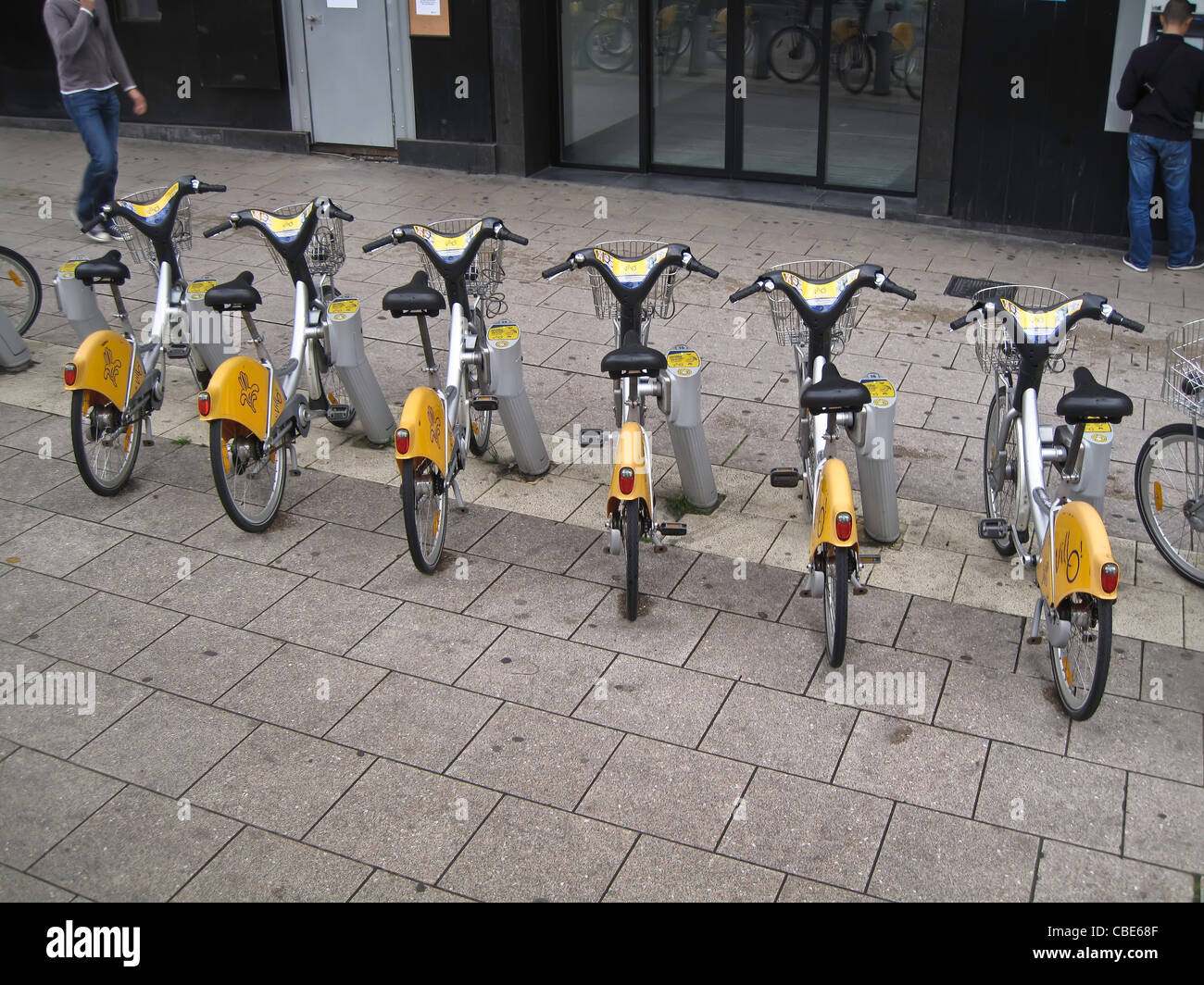 Rental stations hi-res stock photography and images - Alamy