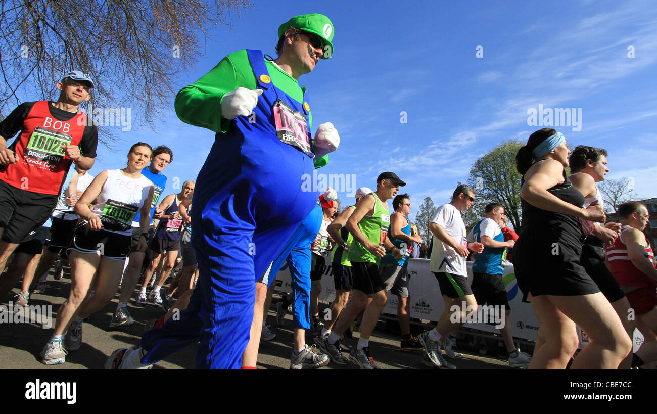 Runners at the start of the Brighton Marathon Stock Photo - Alamy