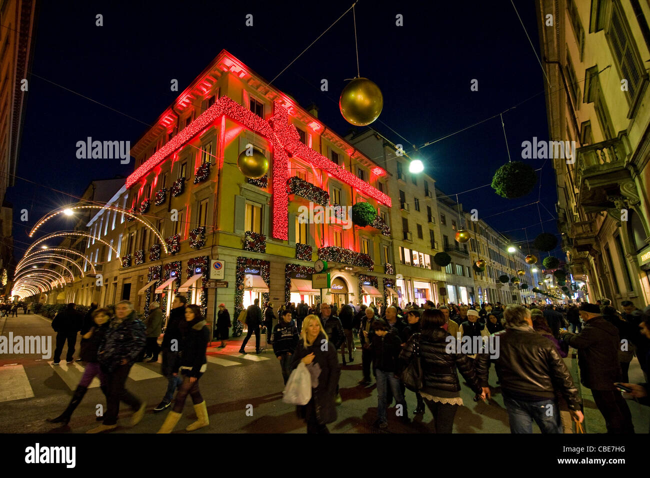 Cartier shop, Via Montenapoleone, Christmas time, Milan, Italy Stock ...