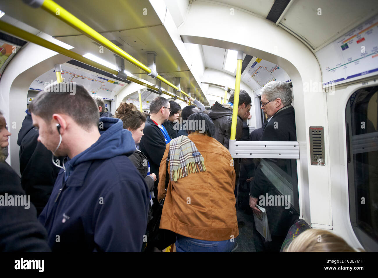 Crowded london underground train hi-res stock photography and images ...