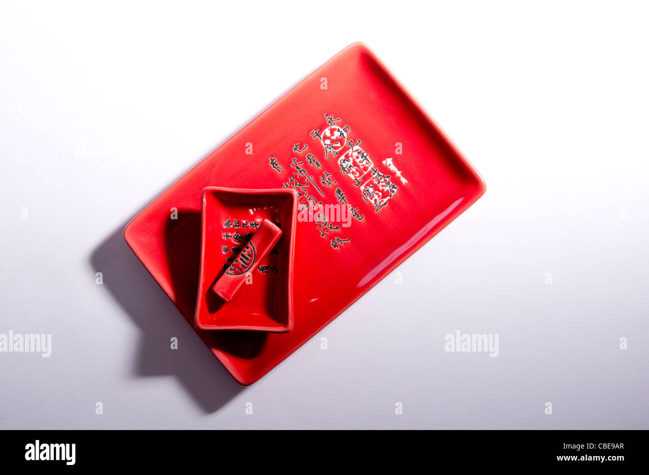 Red china plates hi-res stock photography and images - Alamy