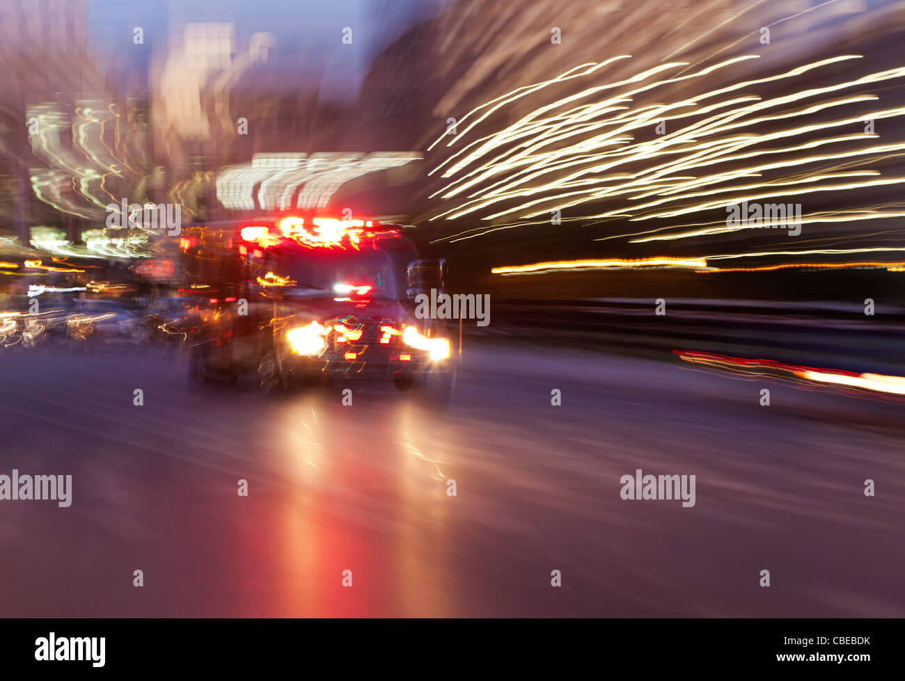 Ambulance and emergency night hi-res stock photography and images - Alamy